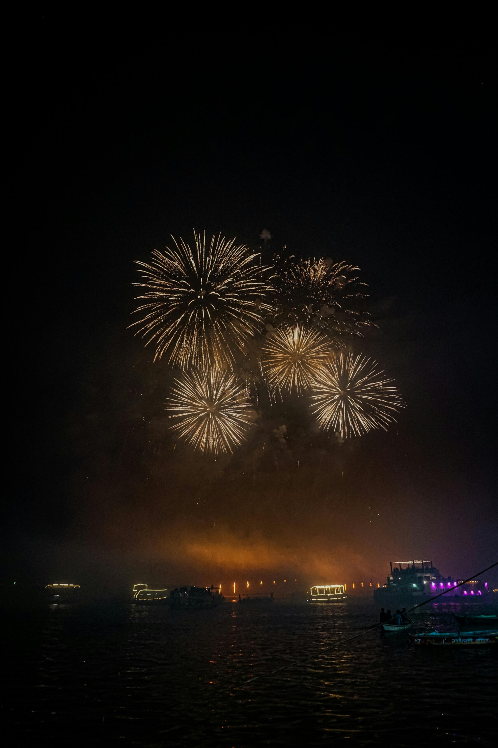 A Divine Spectacle: Dev Diwali in Varanasi from the Ganges ⋆ Greaves India